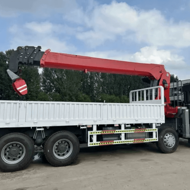 SINOTRUK HOWO 8X4 20T XCMG Telescopic Crane Truck from China ...